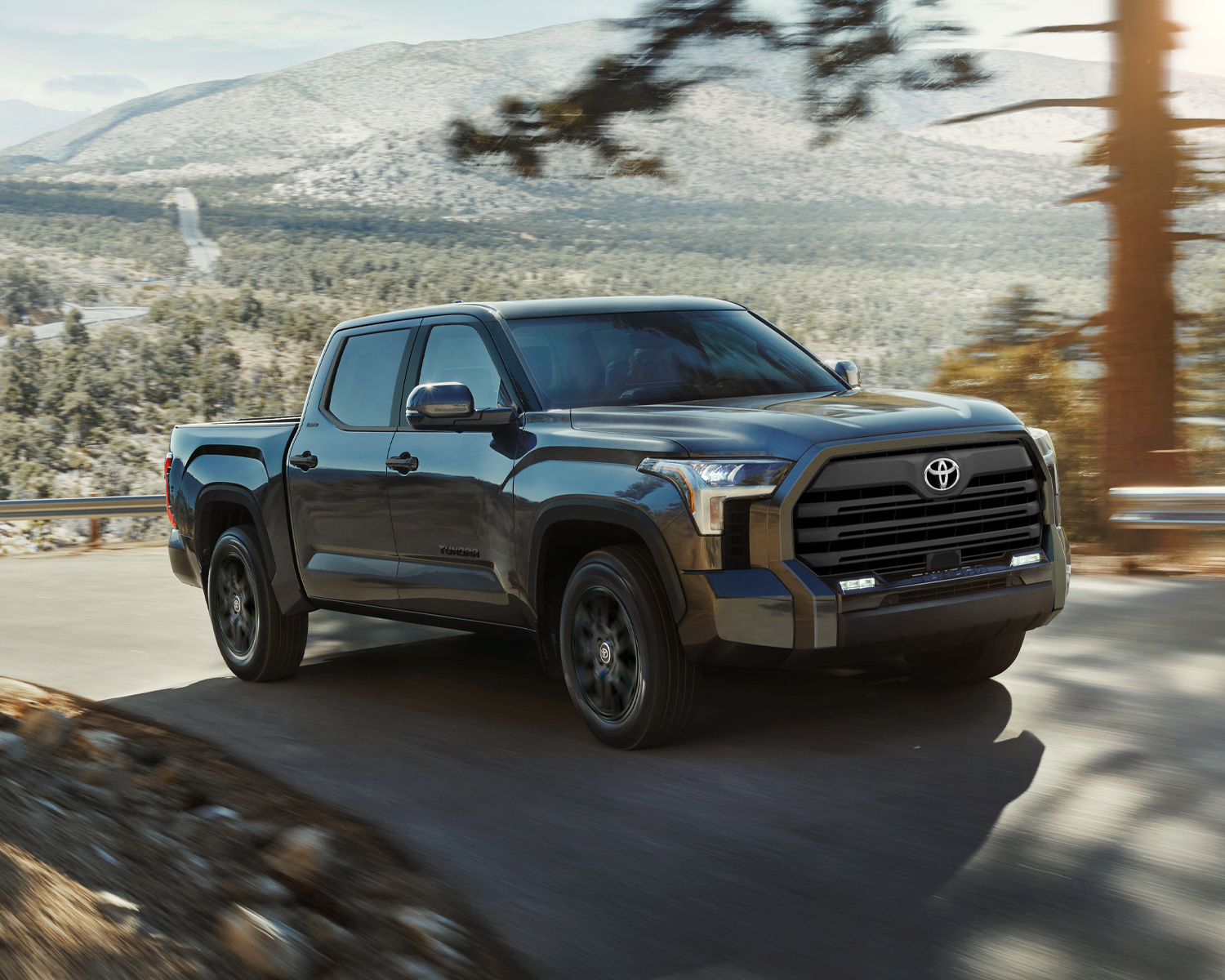 2025 Toyota Tundra: Features, Technology, and MPG Comparison